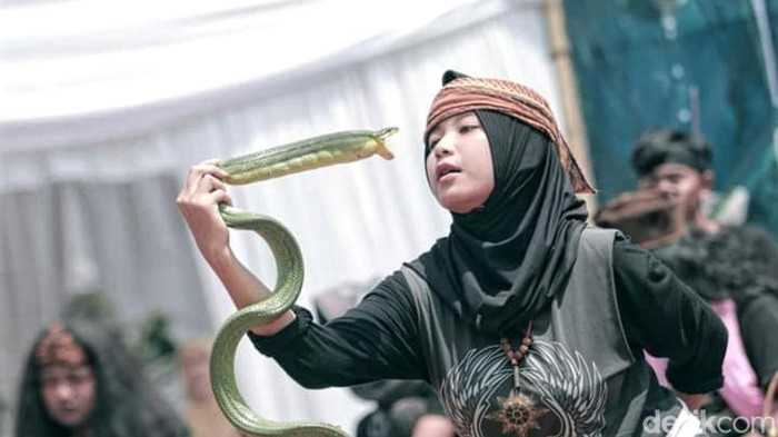 Penca Oray, Kesenian Unik Garut yang Nyaris Hilang Ditelan Zaman ...