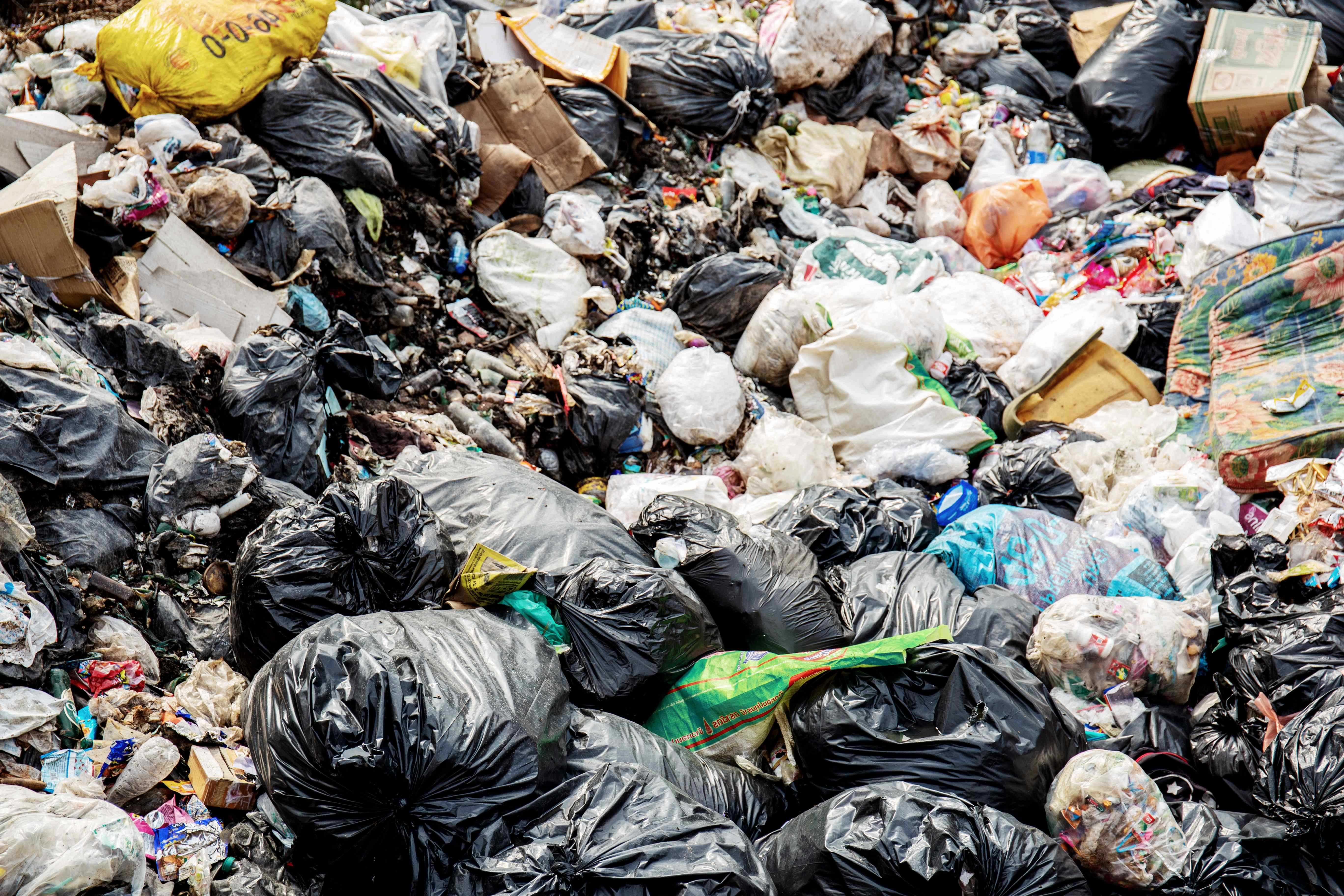 Tumpukan Sampah Menahun Dibersihkan, Desa Samarang Kerahkan Tim Cepat ...