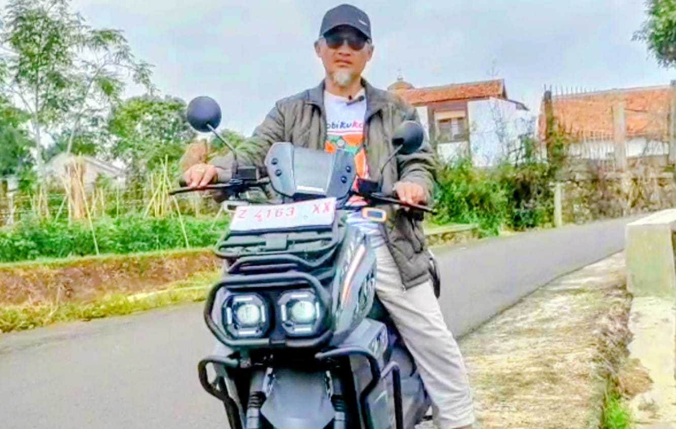 Saya Pakai Tyranno Semeru Gray: Motor Listrik Adventure yang Bikin Saya ...